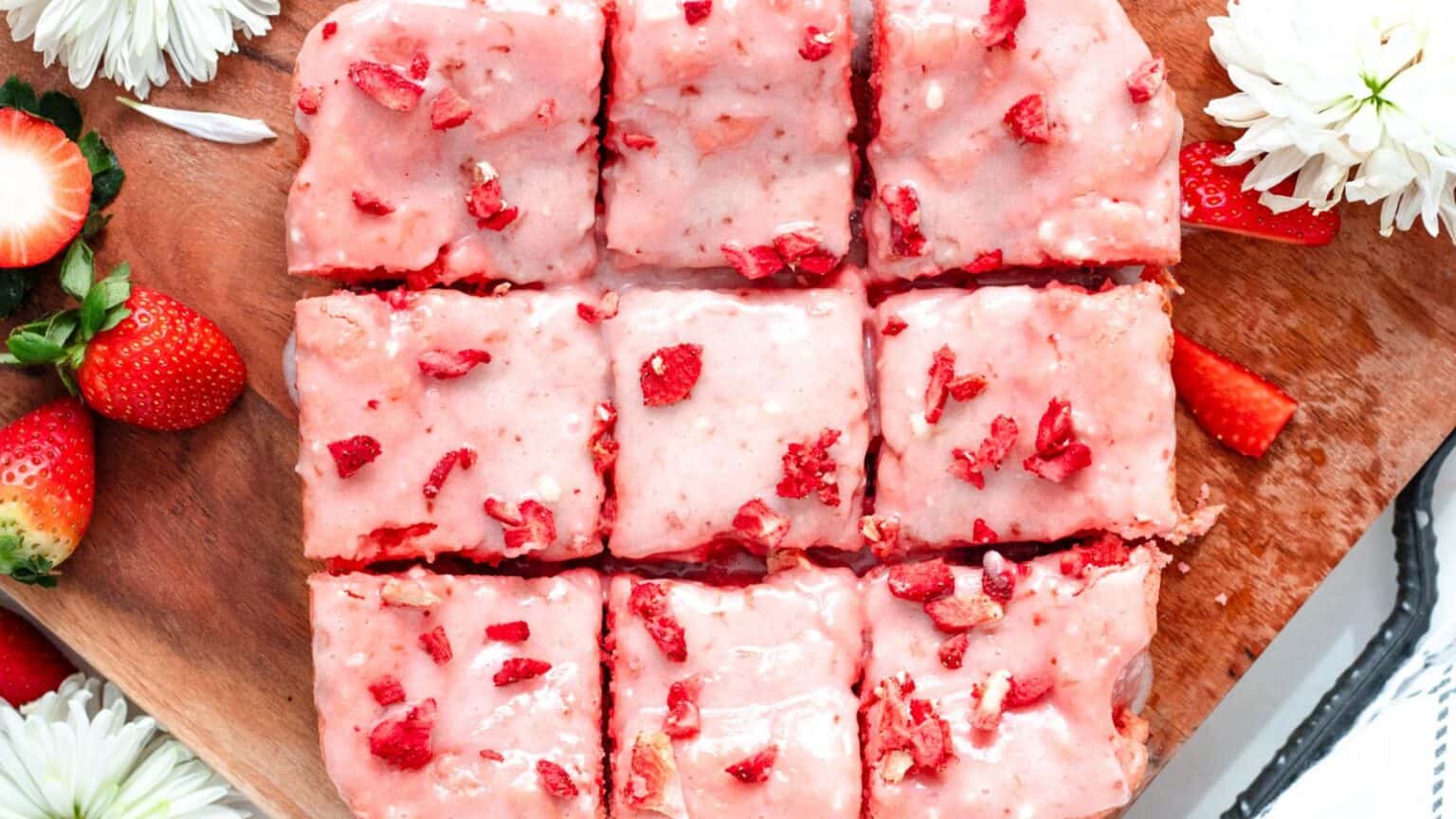 24 Cake Mix Hacks That Upgrade a Simple Box Into Something You’ll Crave ...