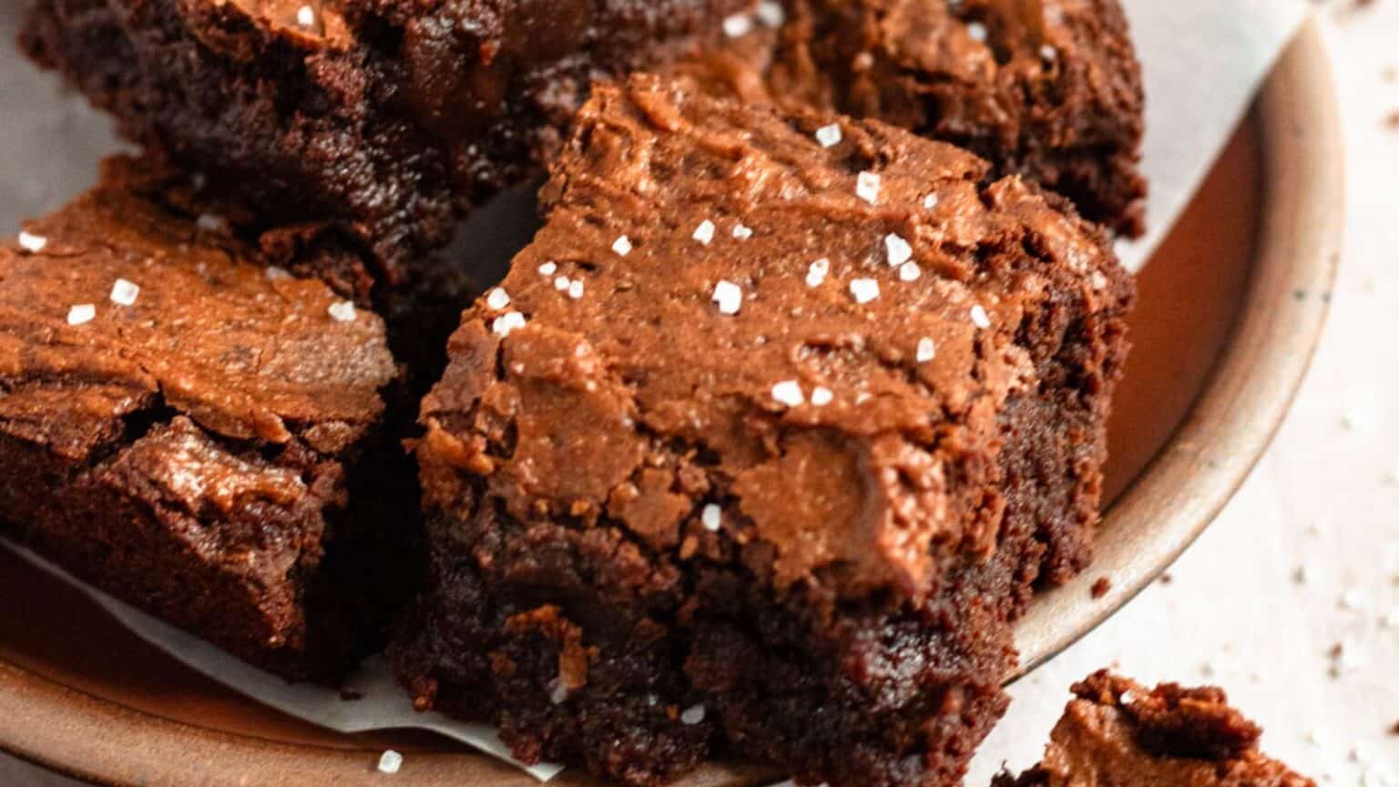 22 Crowd-Favorite Brownies That Never Last Long - Savor and Smile
