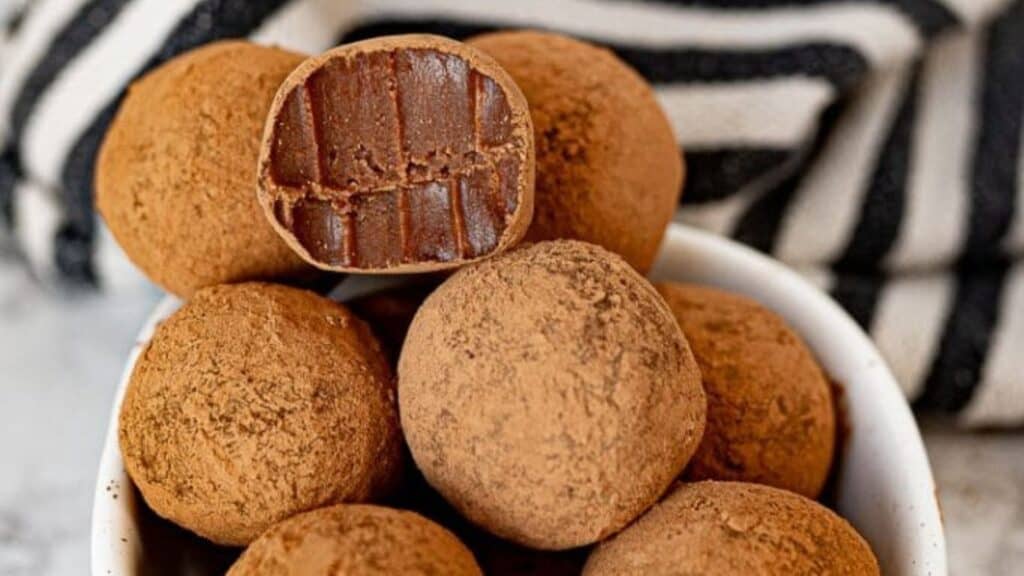 20 Chocolatey Treats That Prove Cocoa Powder Works Wonders - Savor and ...