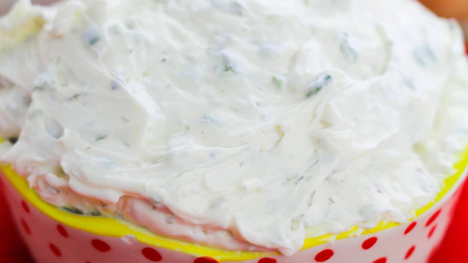 18 Mouthwatering Bagel Toppings That Deserve a Spot in Your Morning ...