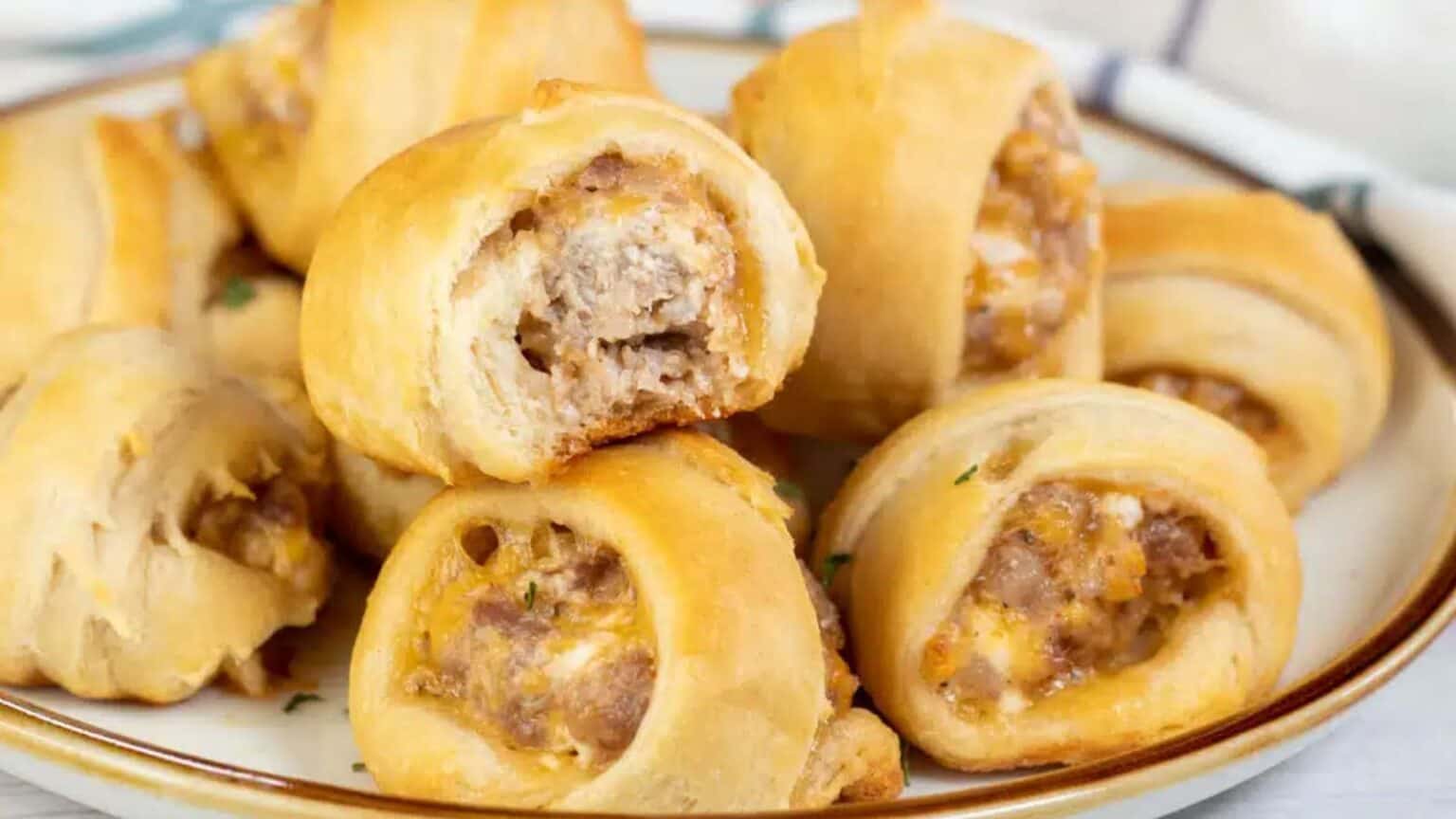 14 Easy Crescent Roll Appetizers That Taste Way Fancier Than They Are ...